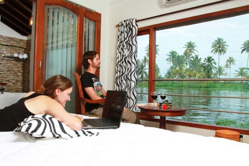 Kerala:- 03 Days Alleppey Backwater Houseboat Cruise Tour - An In-Depth Look at the Experience