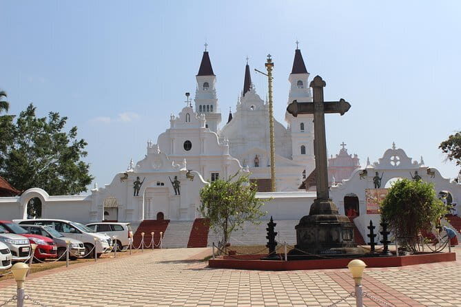 Kerala Tour visit Kochi Munnar Thekkady Alleppey in One Week - What to Expect from the Transport and Accommodation