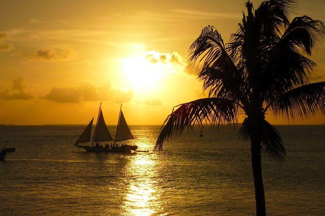 Key West Small-Group Sunset Sail with Wine and Hors d'oeuvres - Snacks and Hors doeuvres