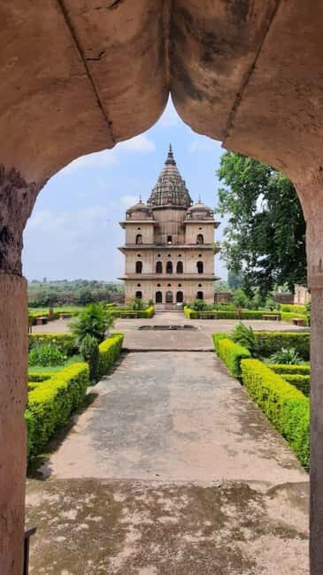 Khajuraho: Private Kamasutra Temples Day Tour with Lunch - A Deep Dive Into the Temples and Sculptures