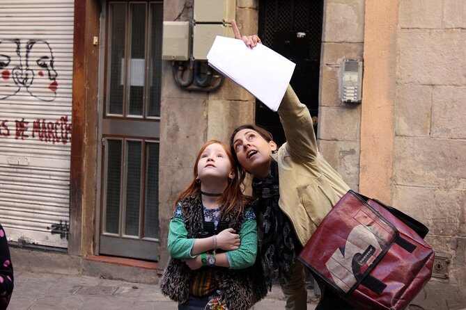 Kids & Family private guided Dragon Tour in Barcelona - A Unique Family Adventure in Barcelona: The Kids & Family private guided Dragon Tour