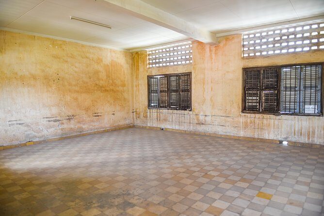 Killing Fields and Prison S21 Bus Tour - Itinerary: A Closer Look