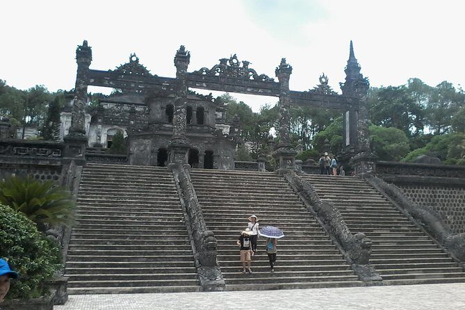 King Palace, royal tombs, pottery museum, dragon boat, local food - Who Will Love This Tour?