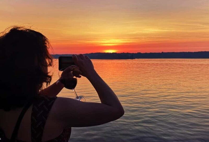 Kingston: Waterfront Sunset Cocktail Cruise - Key Points