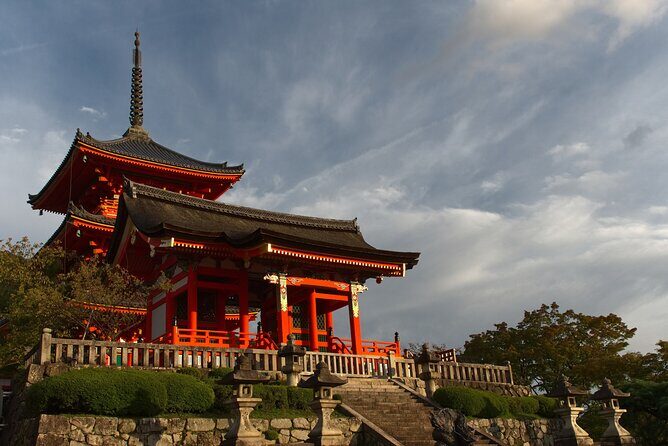 Kiyomizudera, Higashiyama and Yasaka Shrine Guided Walking Tour - Key Points