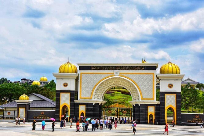 KLCC Lake of Symphony and The River Of Life Tour - Private - The Itinerary Breakdown