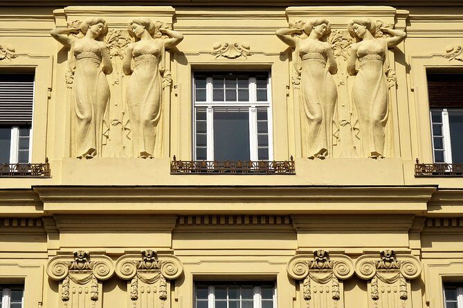 Klimt's TWO Kisses an Expert-Walk from Baroque to Secession - Schwarzenbergplatz and Architectural Marvels