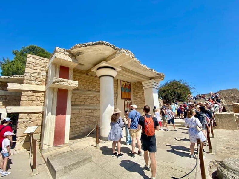 Knossos: Private Tour with a Licensed Guide & Entry Ticket - Discovering the Site of Knossos: What to Expect