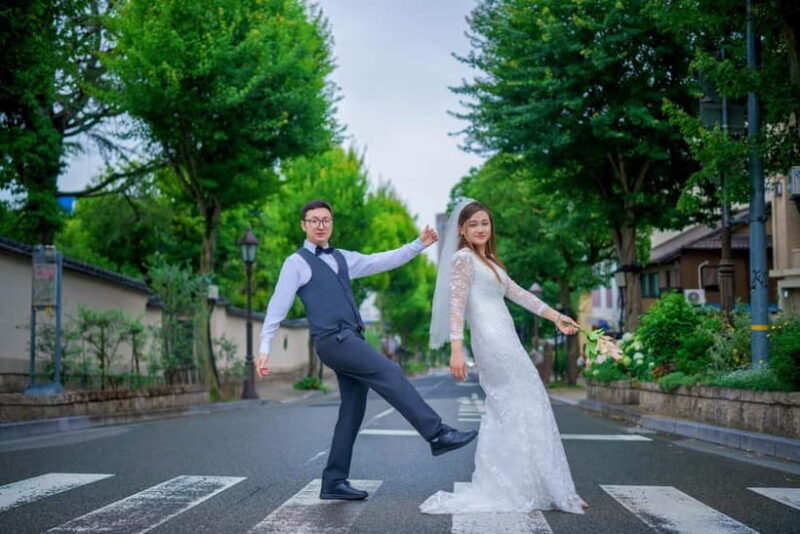 Kobe: Day or Night Photoshoot around Kobe Port Tower - Contextualizing the Cost