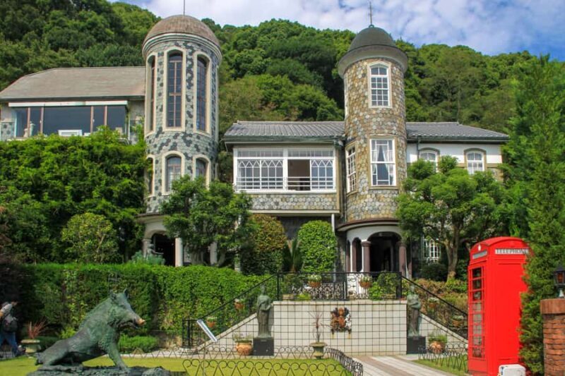 Kobe: Walking Tour with Kitano, Chinatown & Harbor - Transportation and Group Size