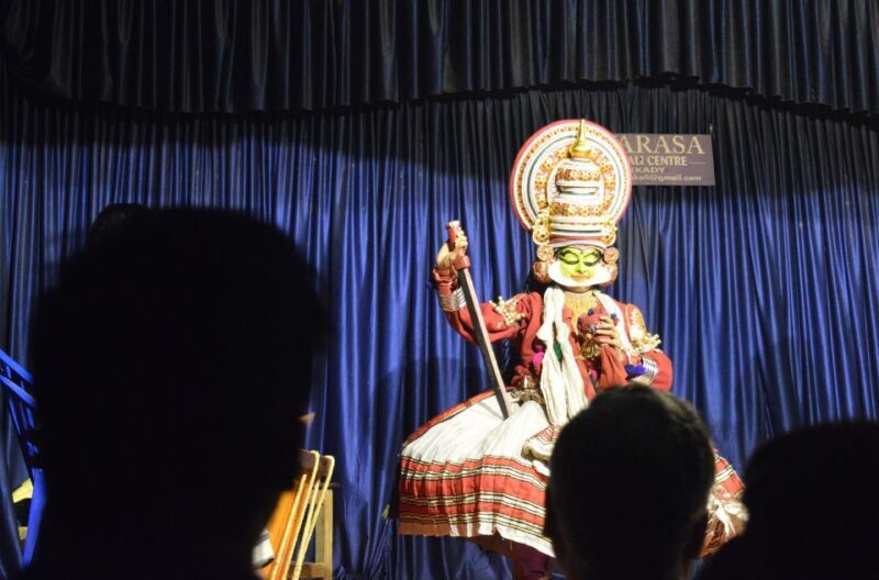 Kochi: Kathakali Evening Dance Show w/ Dinner & Transfer - An Introduction to the Tour: A Cultural Snapshot