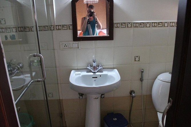 Kochi Private Tour: Kerala Backwater Houseboat Day Cruise in Aleppey - Dining on Kerala Cuisine