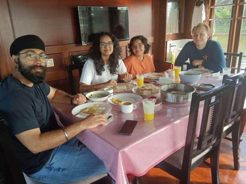 Kochi:- Same Day Alleppey Houseboat Cruise Tour with Lunch - The Highlight: Traditional Kerala Lunch