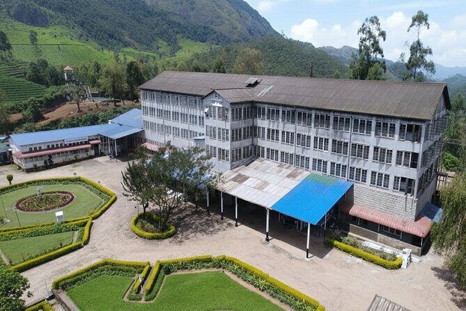 Kochi to Munnar Full Day Tour with Eravikulam, lockhart and Lunch - FAQ