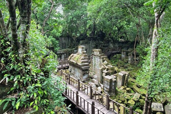 Koh Ker & Beng Mealea With Tour Guide and Luxury Minivan - Exploring the Monolithic Shrines: Prasat Linga/Thnoeng