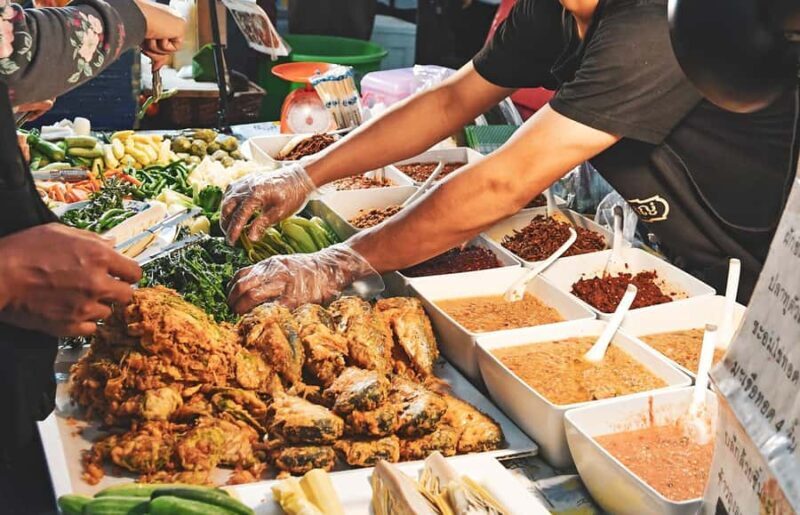 Koh Samui: Local Market, Hin Ta Hin Yai & Beach Dinner - Key Points
