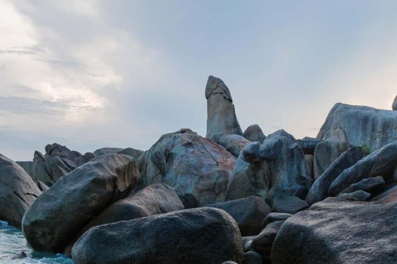 Koh Samui: Local Markets, Shrines & Silver Beach Tour - The Iconic Hin Ta & Hin Yai Rocks