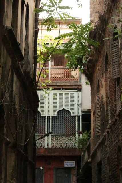 Kolkata: A Sea of Faces and A Thousand Places - An In-Depth Look at the Experience