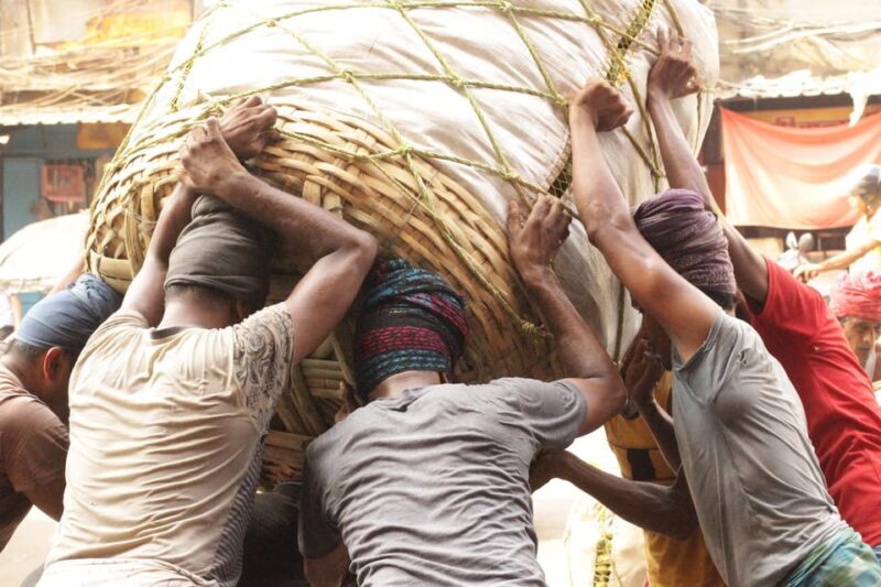 Kolkata Morning Culture Tour- Chasing The Sun - Transportation and Group Dynamics