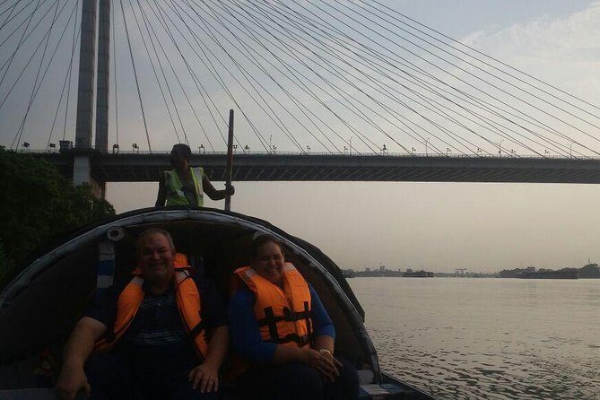 Kolkata tour in private car with guide & lunch for immersive cultural experience - FAQ