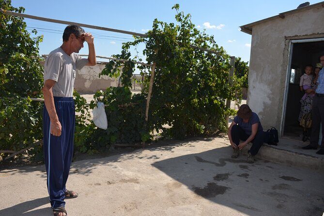 Kolkhoz: Private visit to the cotton farmers' village - Stop 1: Payshanbi Bazar