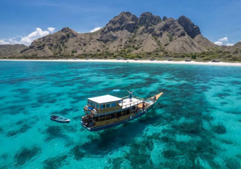 Komodo Islands: Private 2-Day Wooden Boat Tour - What the Reviews Tell Us