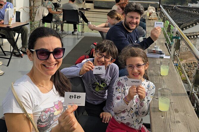 Korean Calligraphy class with Artwork - Key Points