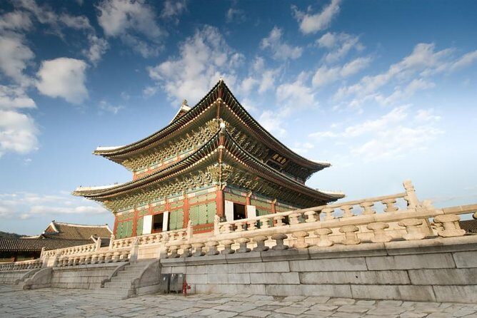 Korean Heritage Tour: Palaces and Villages of Seoul Including Gyeongbokgung Palace - Detailed Breakdown of the Itinerary