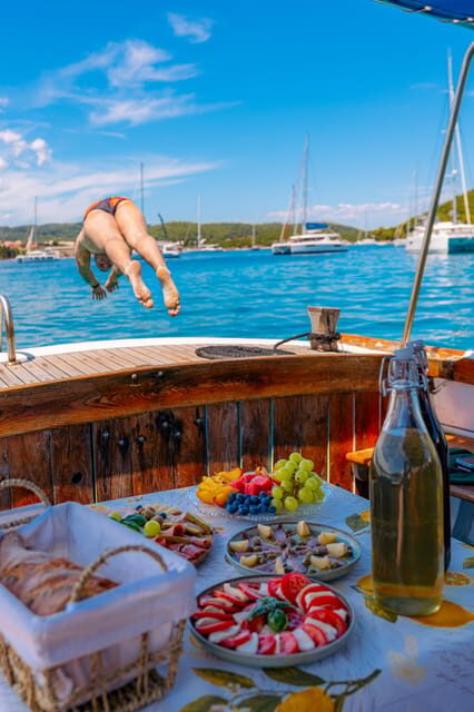 Korula: Sail Away - tour with traditional craftmanship boat - Who Should Consider This Tour?