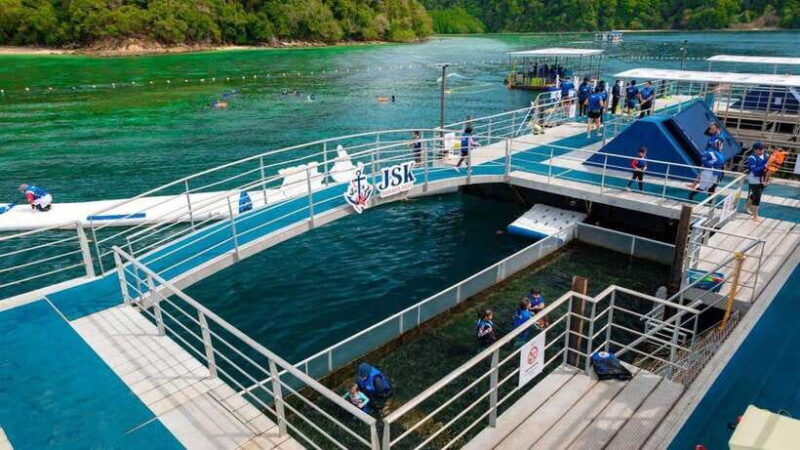 Kota Kinabalu : Unlimited Water Sports Sea Water World - The Journey to Sea Water World
