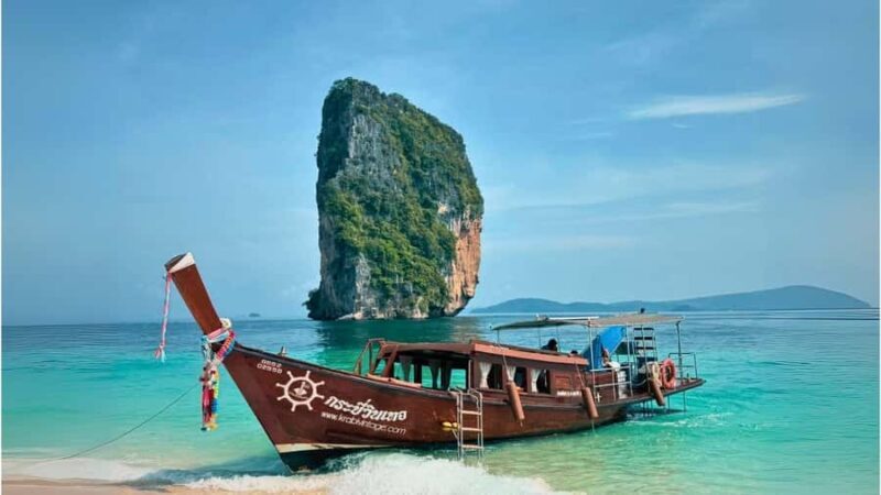 Krabi Hong Island + 4 Island by Luxury Vintage Boat - Stop 1: Pakbia Island