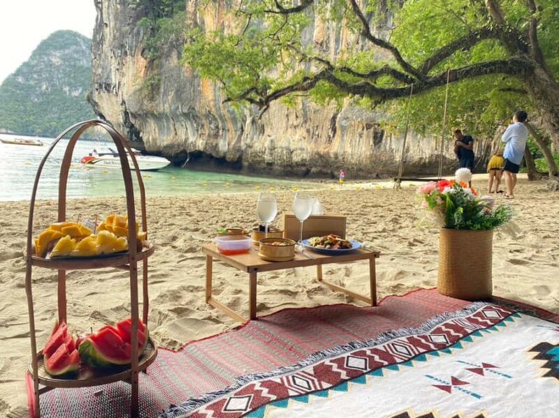 Krabi Hong Island + 4 Island by Luxury Vintage Boat - The lunch: Simple, satisfying, and scenic