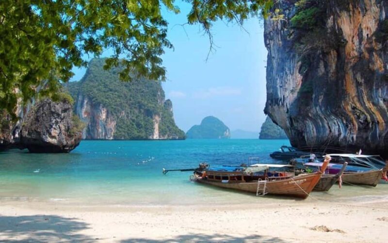 Krabi: Hong Islands by Speedboat with Lunch & Snorkeling - An Authentic Day in Krabi: What to Expect from the Hong Islands Tour