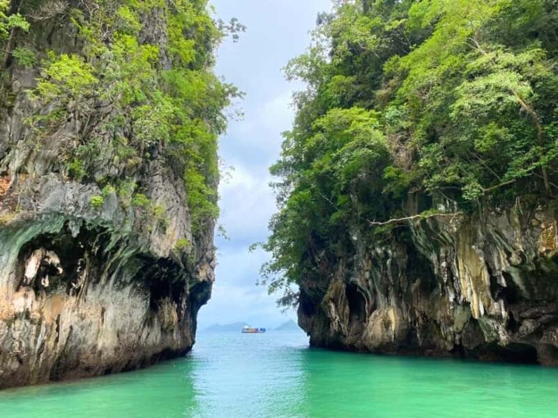 Krabi: Koh Hong Expedition to Secret Chambers by Speedboat - Passing Daeng Island and Returning