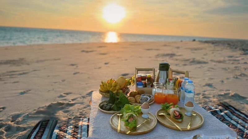 Krabi: Luxury Wooden Boat 4 Islands Sunrise With Picnic Tour - Key Points