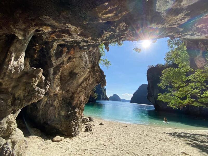 Krabi: Private Luxury Boat to Hong Islands Sunrise & Picnic - Snorkeling at Pak Bia Island