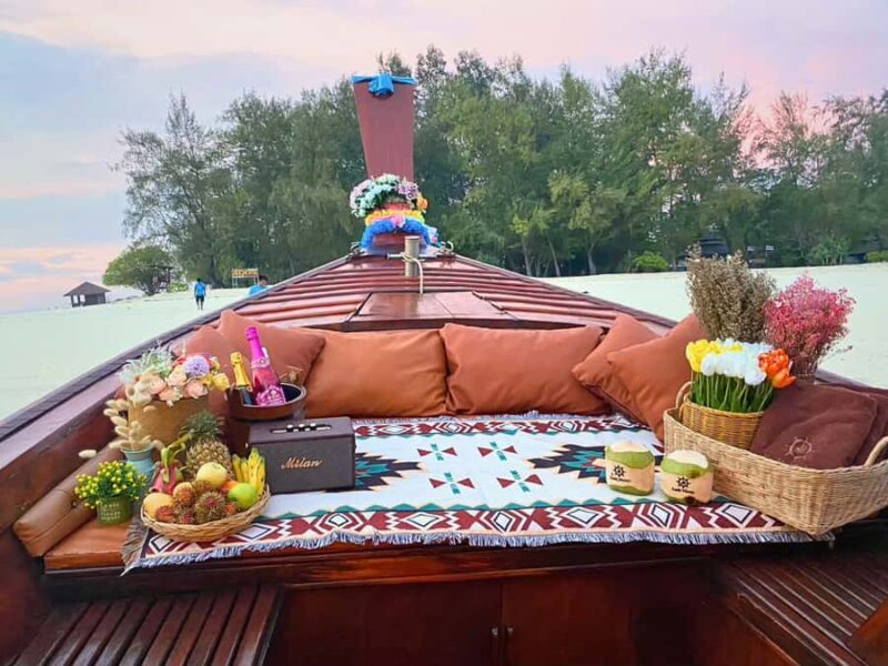 Krabi: Sunrise 4 island by Luxury vintage boat - Setting out in Style and Comfort