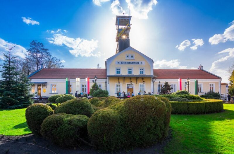 Krakow: Auschwitz-Birkenau and Wieliczka Salt Mine Day Trip - What You Can Expect from This Full-Day Experience