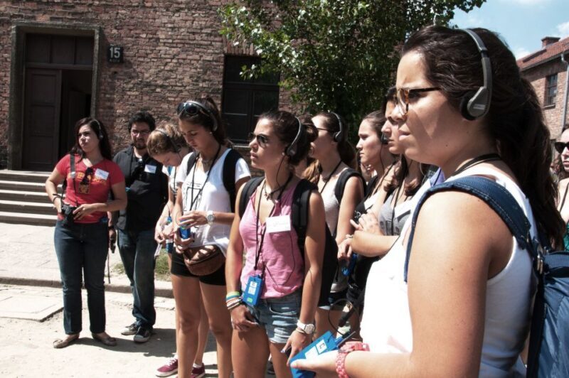 Krakow: Auschwitz-Birkenau Guided Tour Pickup/Lunch Options - Key Points