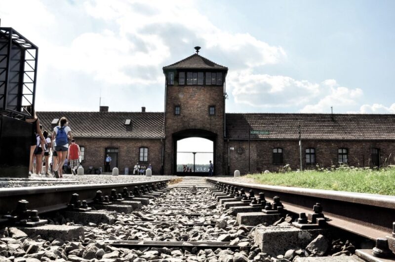 Krakow: Auschwitz-Birkenau Guided Tour Pickup/Lunch Options - The Full Journey Through the Auschwitz-Birkenau Guide