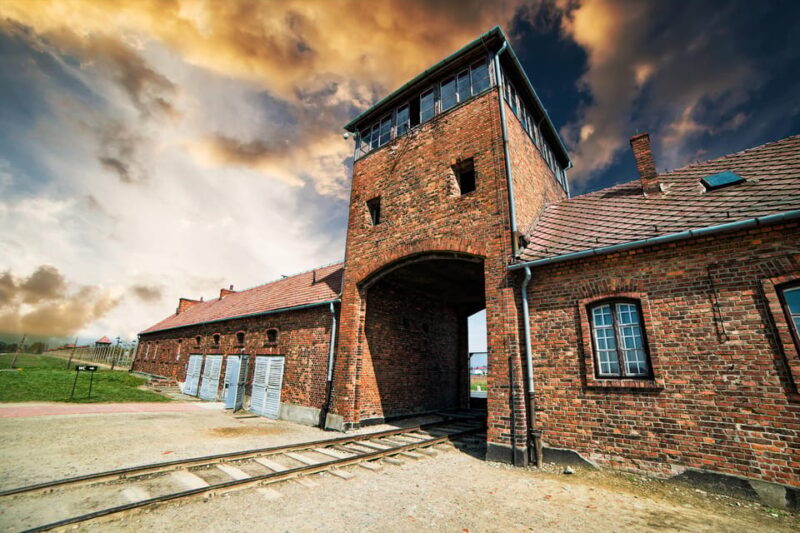 Krakow Auschwitz-Birkenau Memorial Guided Tour Meeting Point - What Makes This Tour Stand Out?