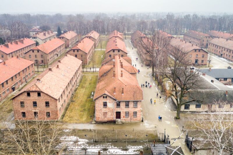 Krakow: Auschwitz Guided Tour with Pickup and Optional Lunch - What Makes This Tour Stand Out?