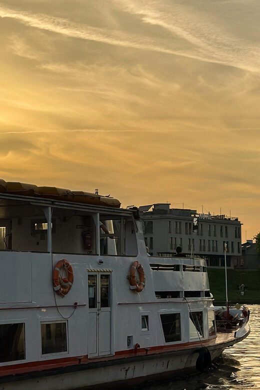 Krakow: Evening Sightseeing Cruise with Drink - The Practical Side: Pricing, Duration, and Group Size