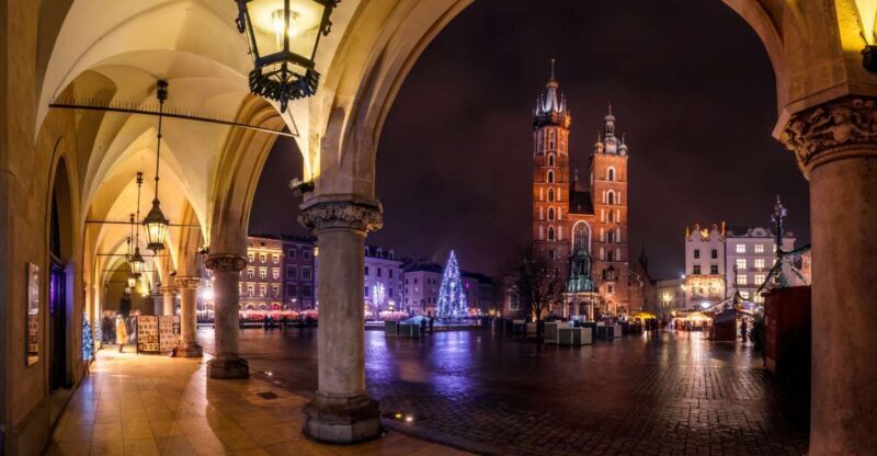 Krakow: Evening Walking Tour with Spooky Stories - Key Points