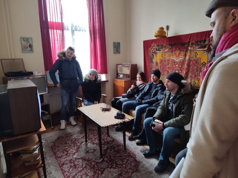 Krakow: Guided Tour to Nowa Huta on Commie Retro Van - Authenticity and Engagement