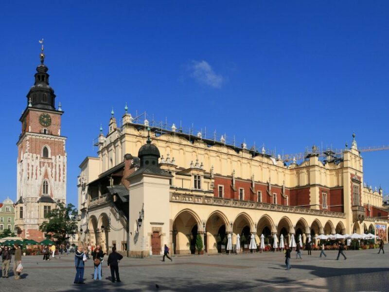 Krakow: Highlights of Old & New Town Private Walking Tour - Discovering Krakow: A Tour for All Senses