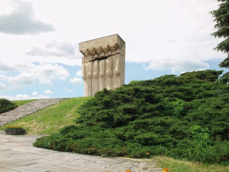 Krakow: Jewish Ghetto & Plaszow Concentration Camp Tour - Moving to Paszów: A Step Back in Time