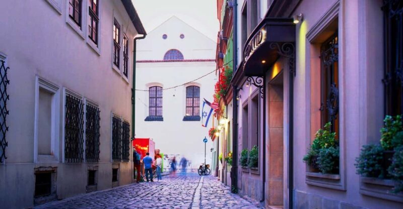 Krakow: Jewish Quarter and Former Ghetto Tour by Golf Cart - Key Points