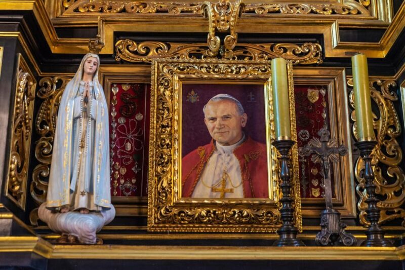 Krakow: John Paul II Guided Tour with Wawel Castle Entry - What Makes This Tour Stand Out?