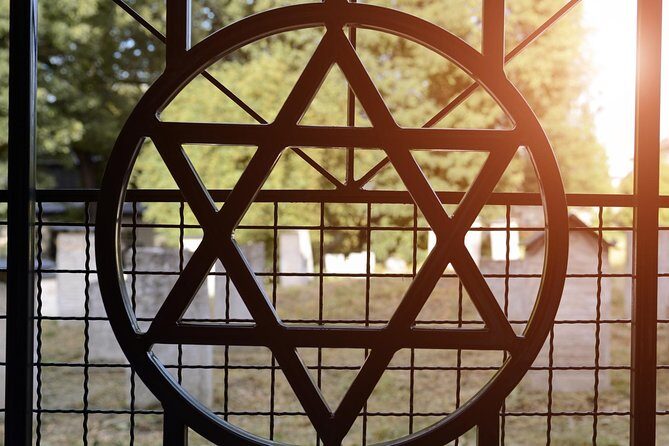 Krakow Kazimierz and Jewish Ghetto Tour with Synagogues - Who Would Enjoy This Tour?